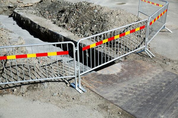 Guard rail system for blocking and temporary enclosure at construction ...