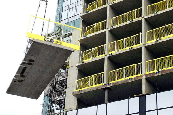 Edge protection for installation of floor structures and concrete slabs